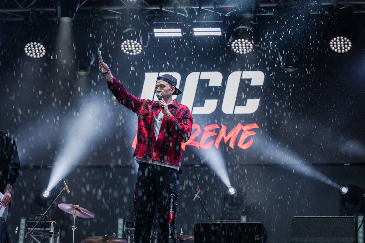 На Дне города выступили Slava Marlow и барабанщик Emil Vergo ...